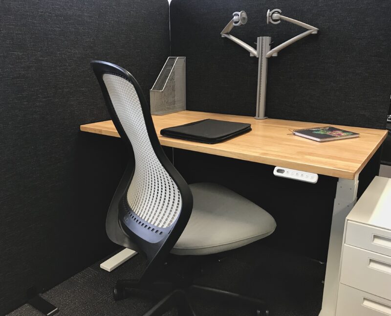 Buy Used Adjustable Height Desks Online | FIL Furniture