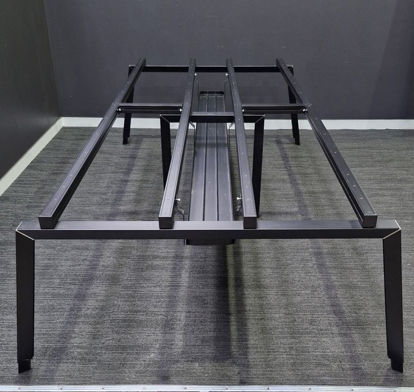 Runway 4-Person Desk Back-to-Back Cluster – Aspect - FIL Furniture